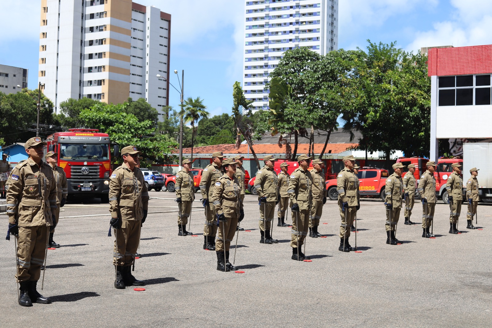 Subcomandante da PMPE participa de Solenidade no CBMPE - Polícia ...